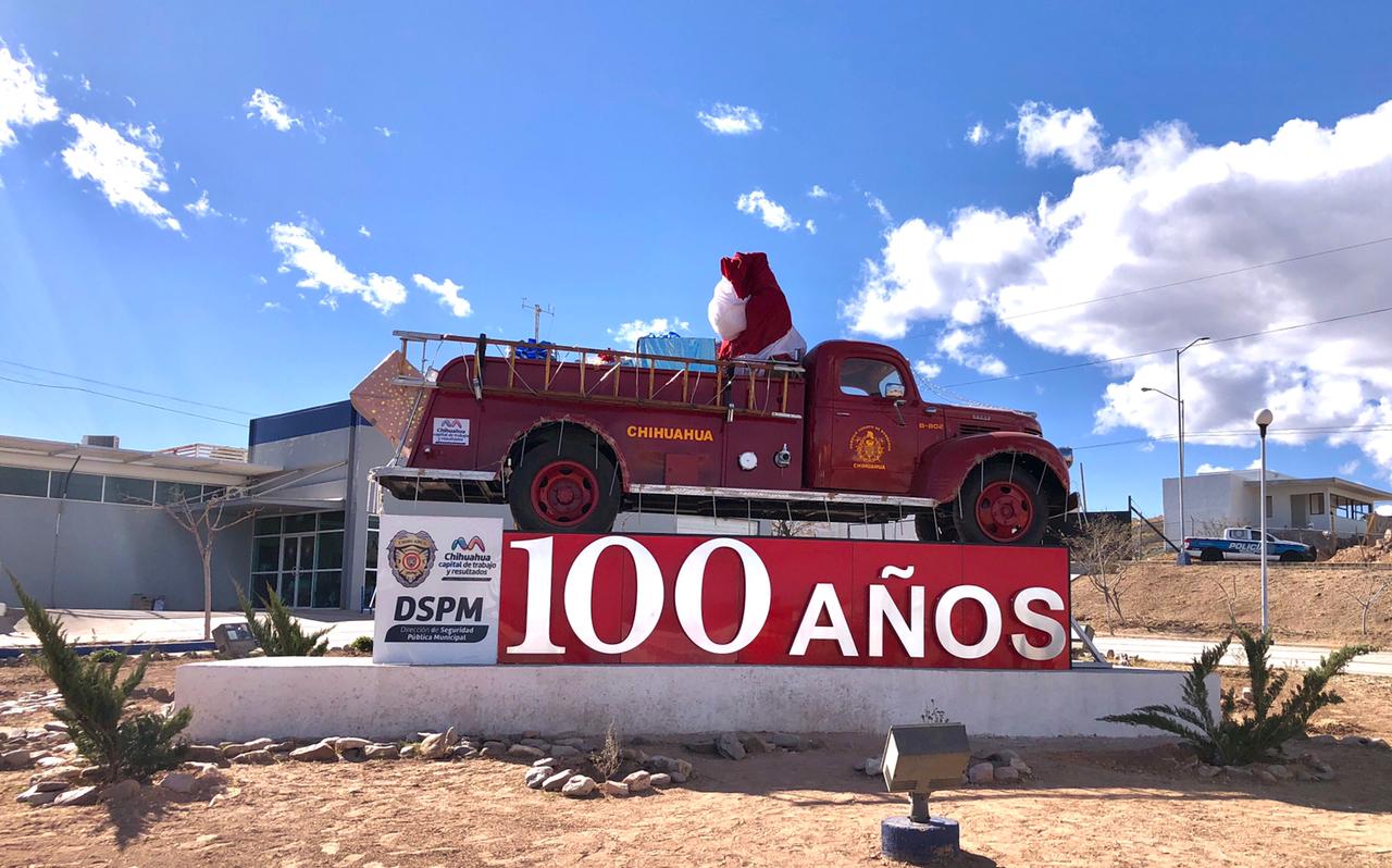 Disfrutan capitalinos nostálgico camión bombera - Norte De Chihuahua