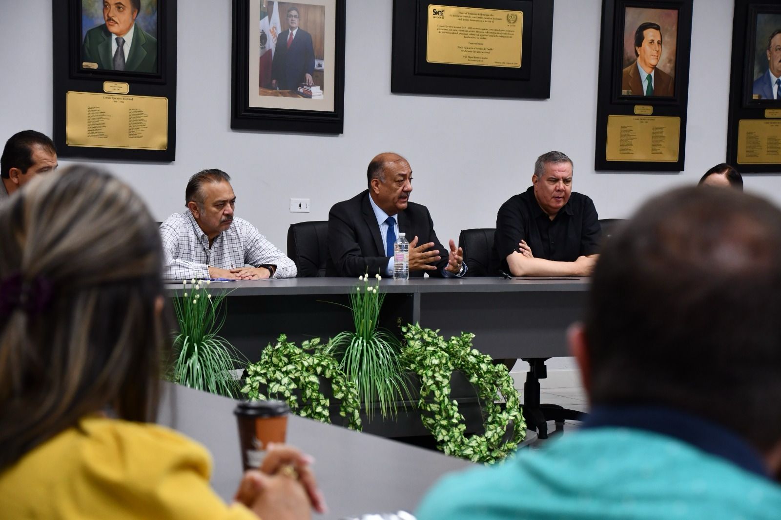 Se reúnen titulares de la SEyD y Sección 42 del SNTE - Norte De Chihuahua
