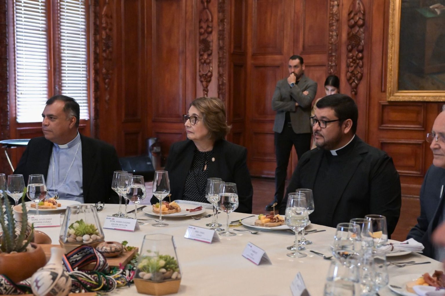 Recibe Gobernadora al Nuncio Apostólico en México, Monseñor Joseph ...